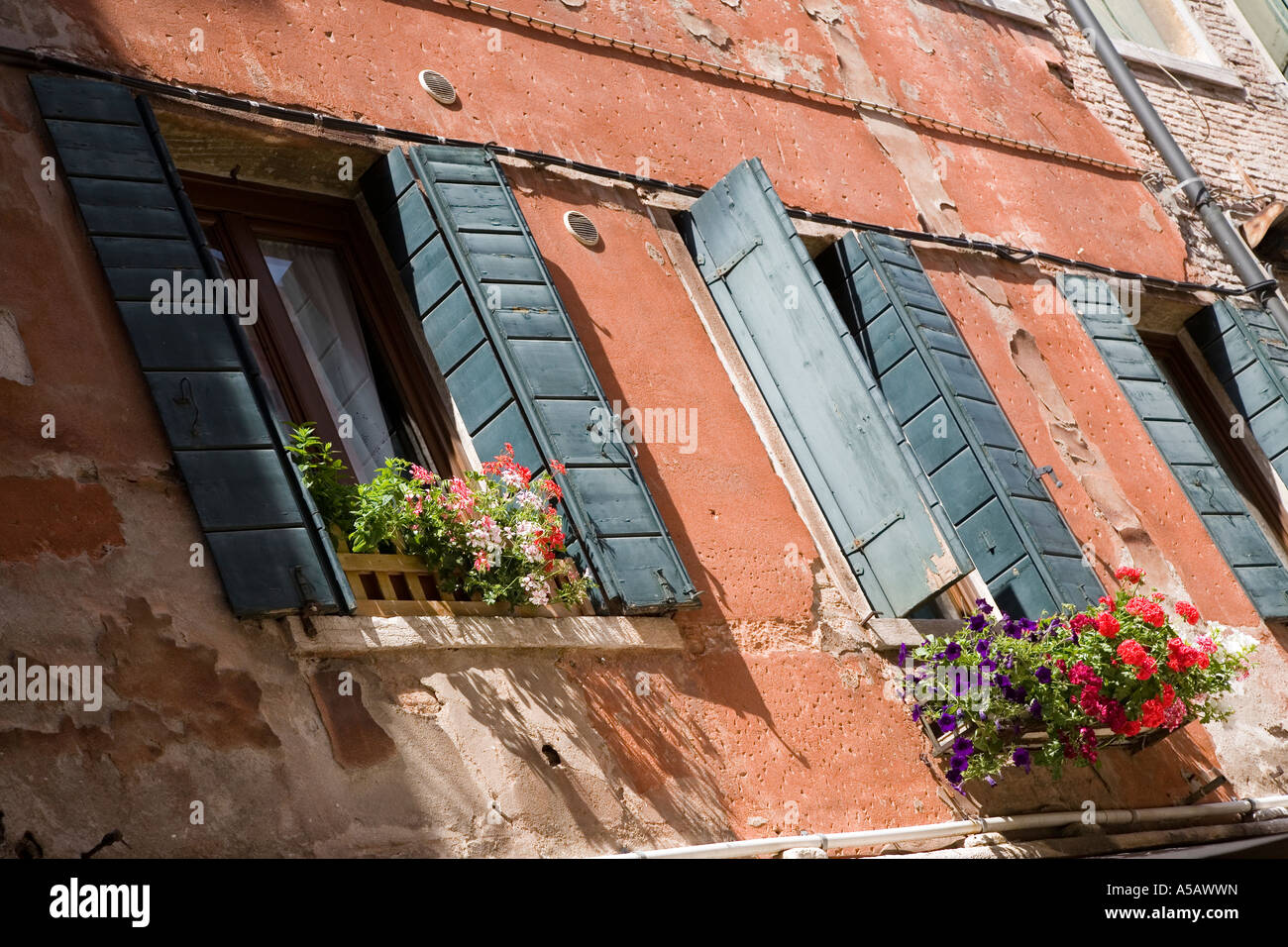 Windows with window boxes hi-res stock photography and images - Alamy