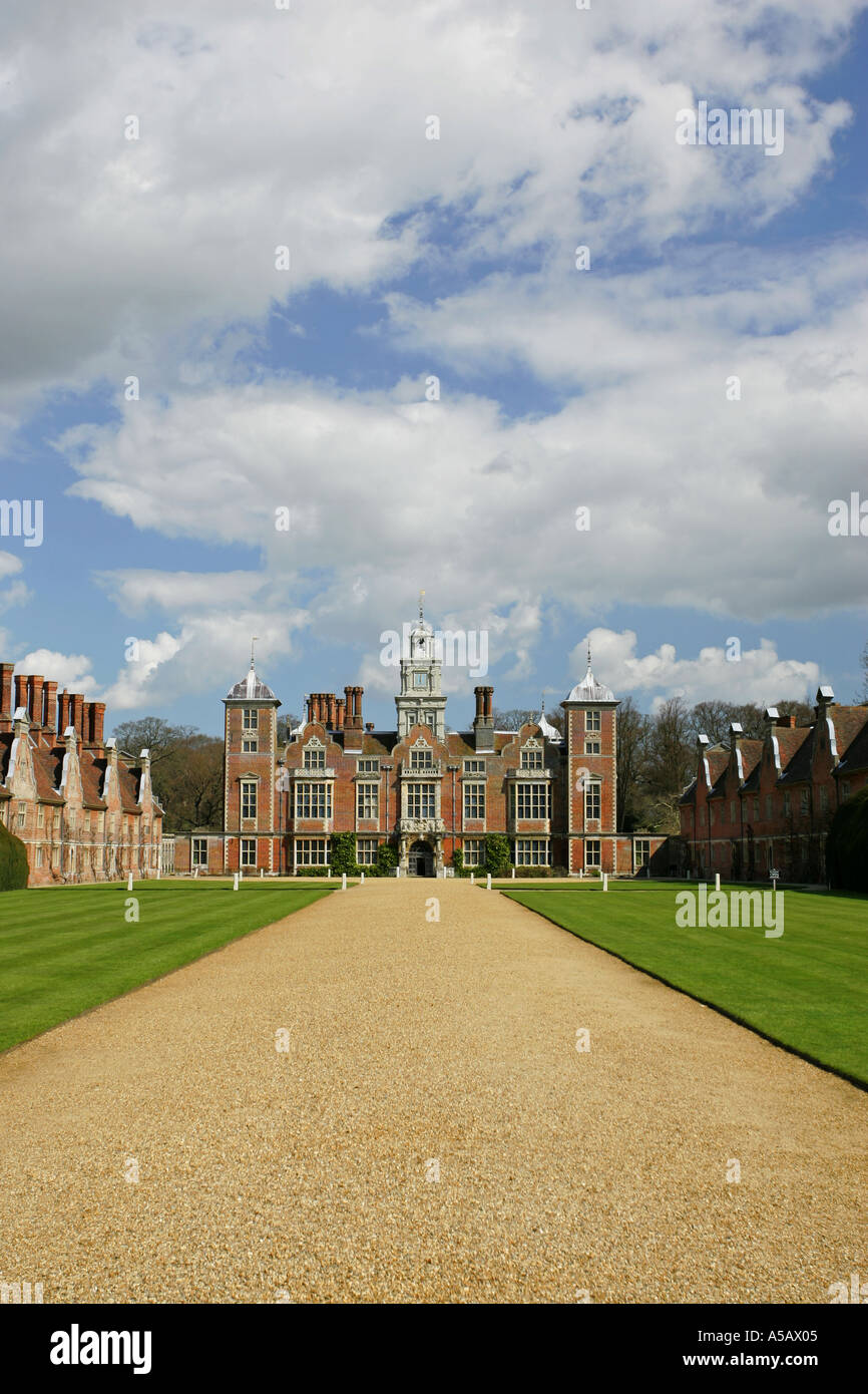 Traditional British architecture in the this iconic English countryside ...