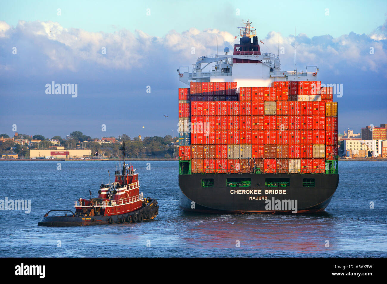 Container ship port hi-res stock photography and images - Alamy