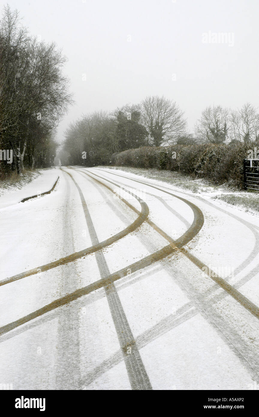 Snow vehicle tracks hi-res stock photography and images - Alamy