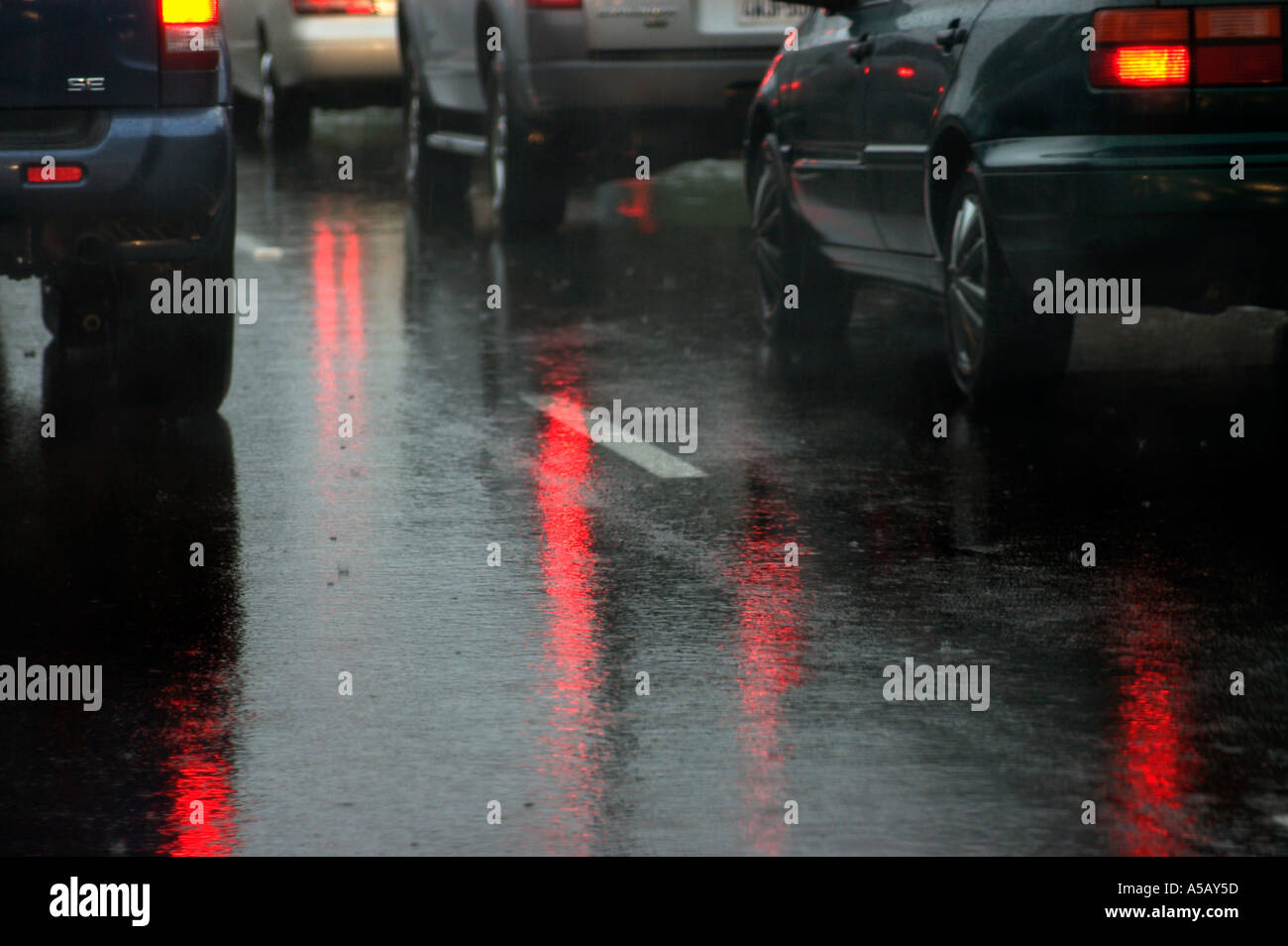 traffic in the rain Stock Photo - Alamy