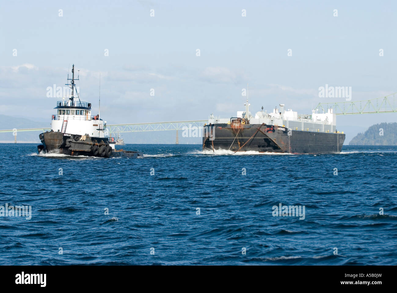 Ship mouth columbia river astoria hi-res stock photography and images ...