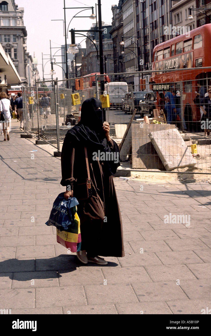 Full burka hi-res stock photography and images - Alamy