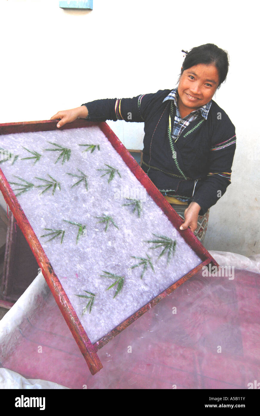 Hand made paper hi-res stock photography and images - Alamy