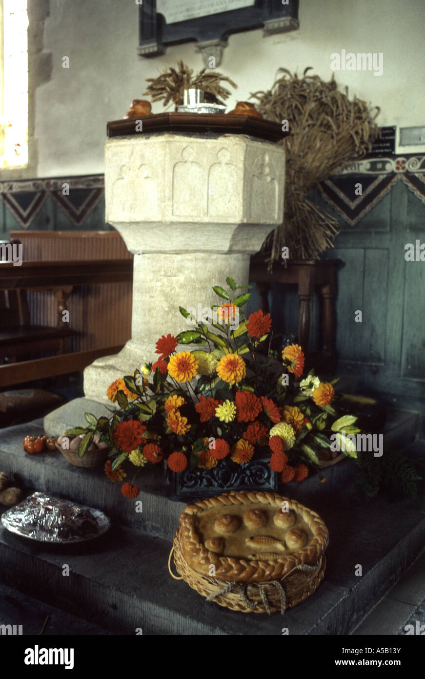 Harvest thanks feast hi-res stock photography and images - Alamy