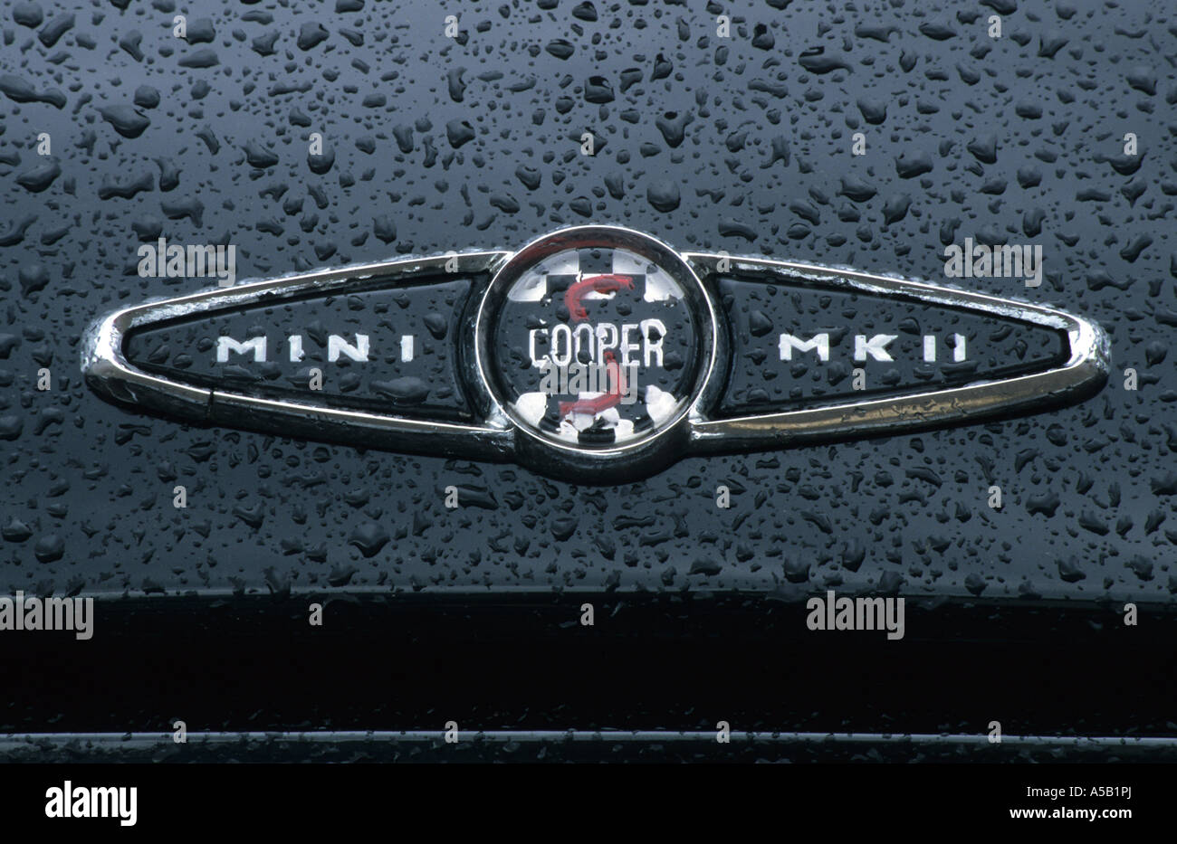 Mini cooper s logo hi-res stock photography and images - Alamy