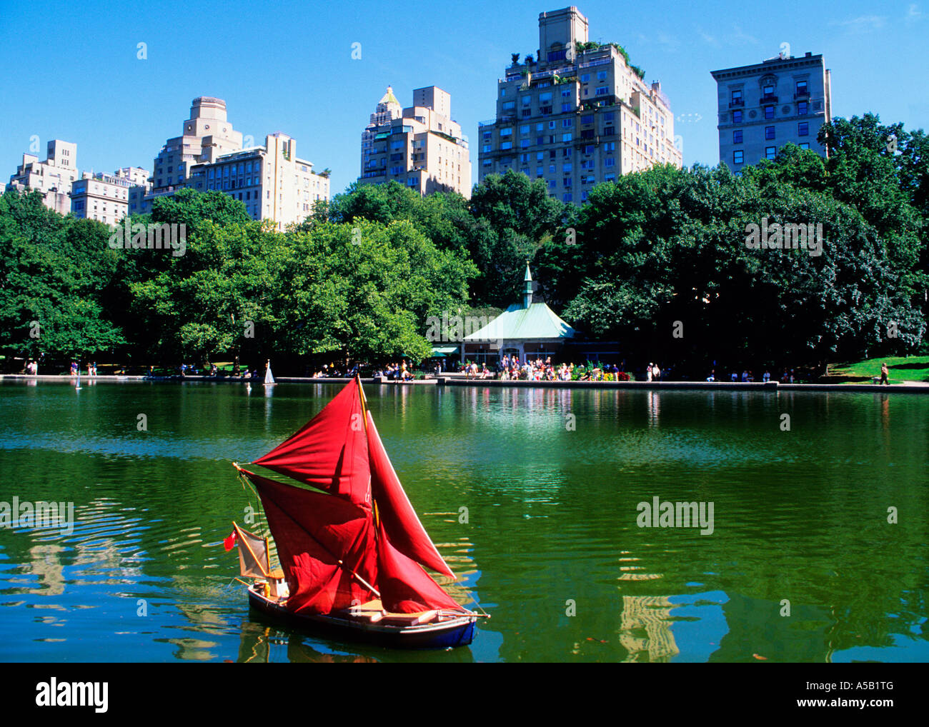 Conservatory Water, New York City, Central Park. Kerbs Boathouse and ...