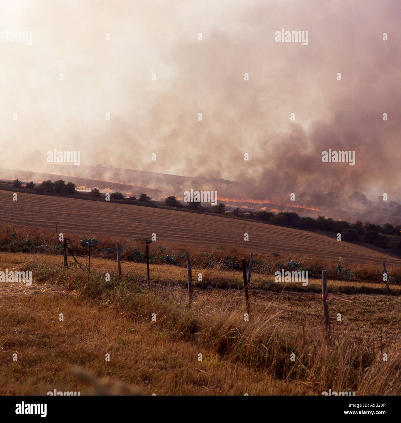 Smoke pollution from hay stubble burn off Stock Photo - Alamy