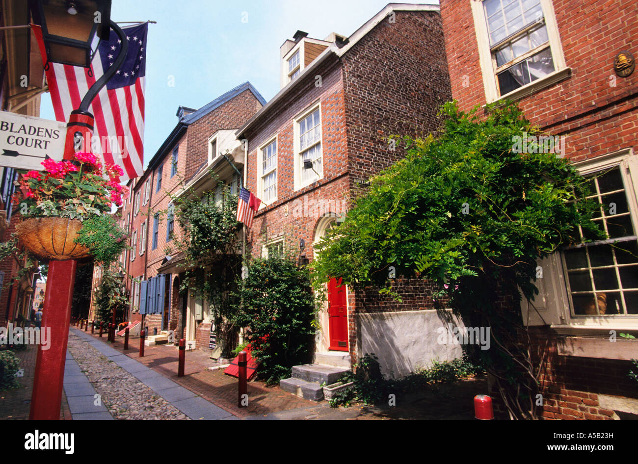 Philadelphia Elfreth's Alley oldest residential street in America. 18th ...