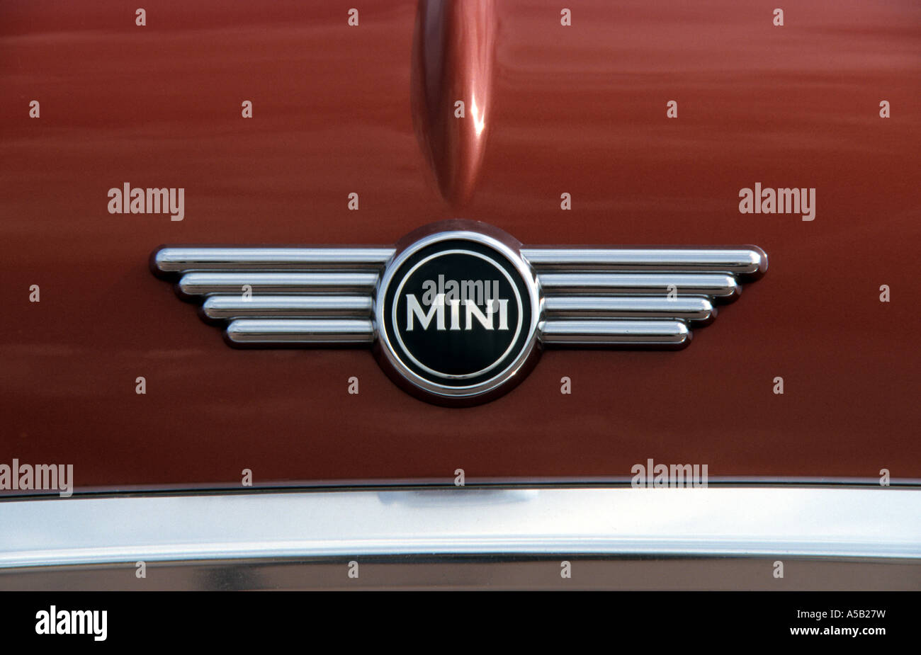 Old mini cooper badge hi-res stock photography and images - Alamy