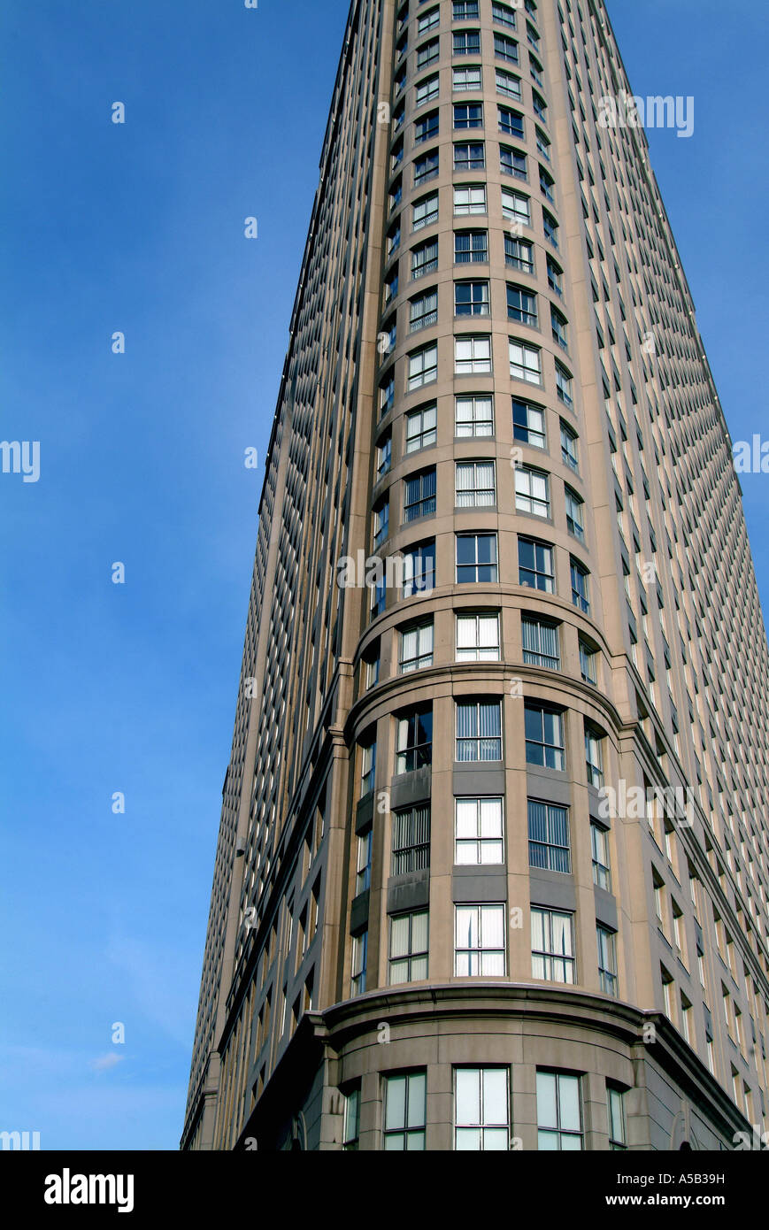 Tall curved office building, Toronto Canada Stock Photo - Alamy