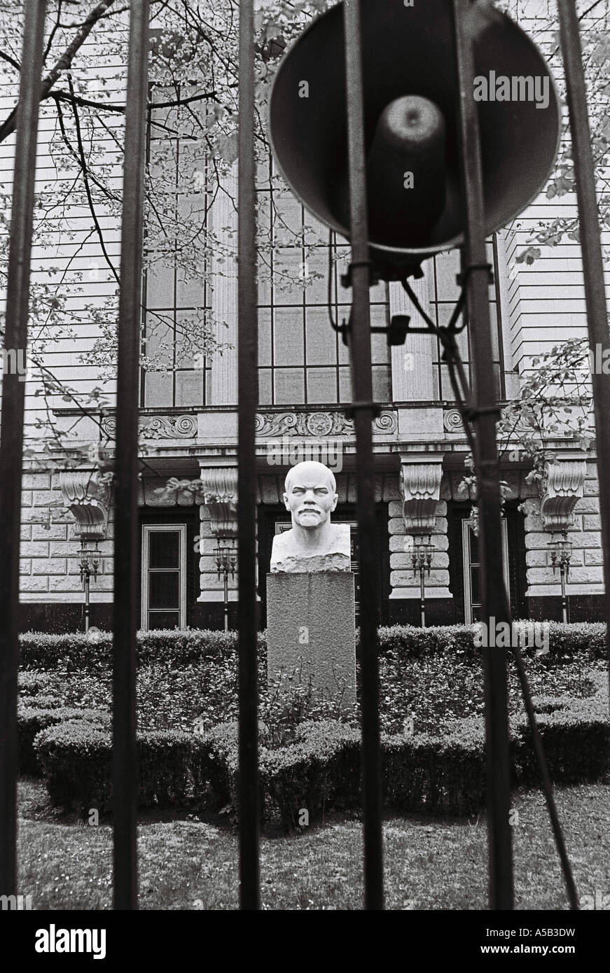 Statue of lenin east germany hi-res stock photography and images - Alamy