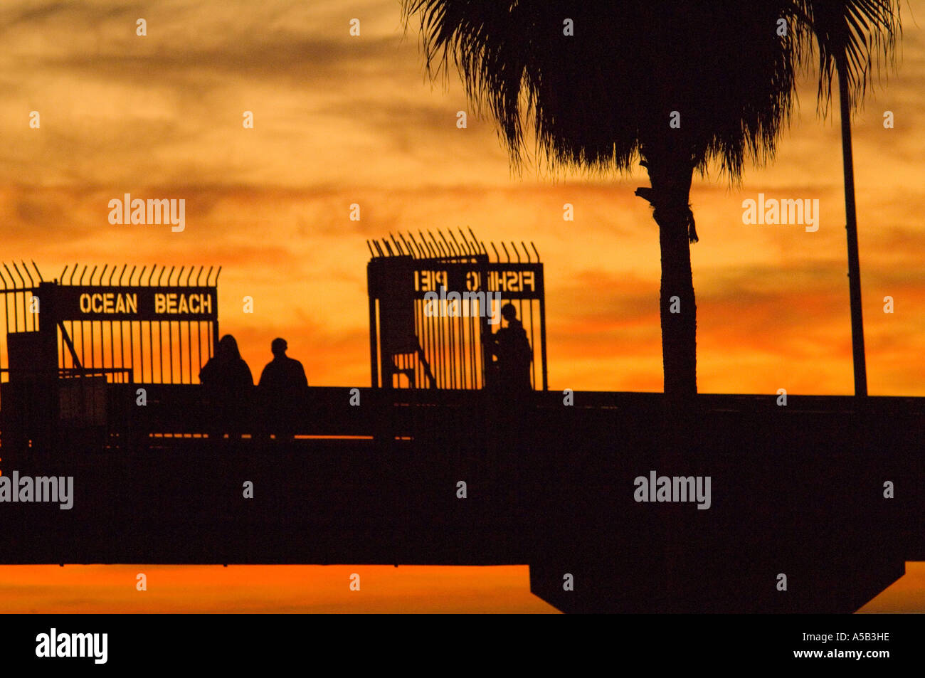 San diego fishing pier at sunset hi-res stock photography and images ...