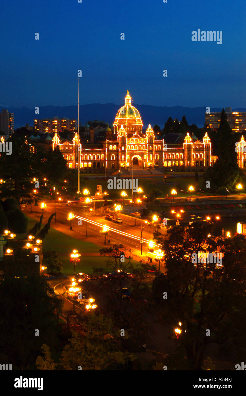 Night view of Victoria's legislative buildings Stock Photo - Alamy