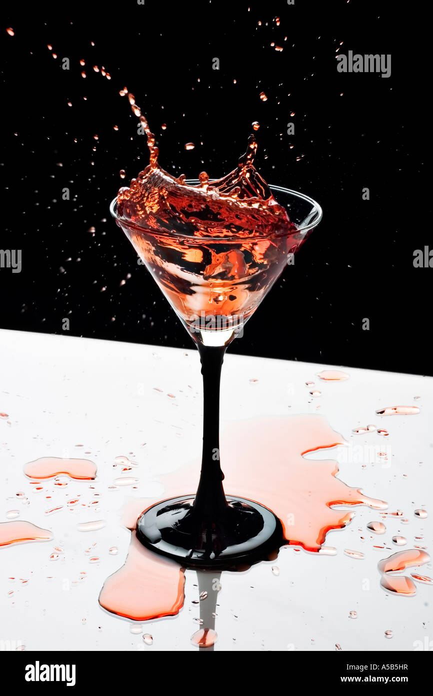 Red apple martini splash splash Stock Photo - Alamy