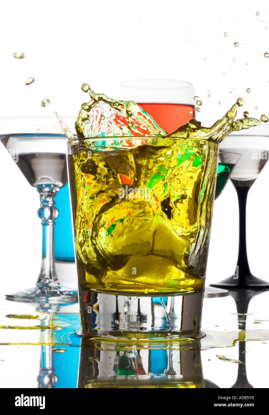 Making a gin and tonic hi-res stock photography and images - Alamy