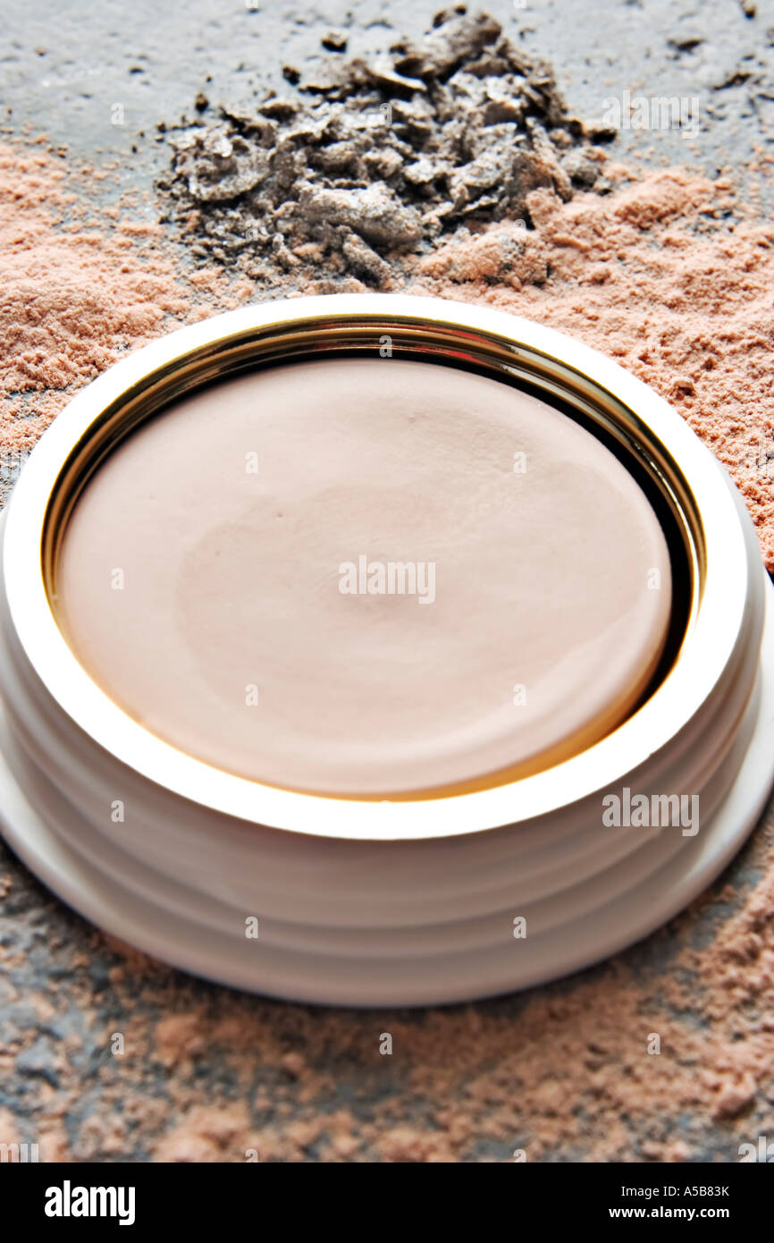 Powder makeup applicator hi-res stock photography and images - Alamy
