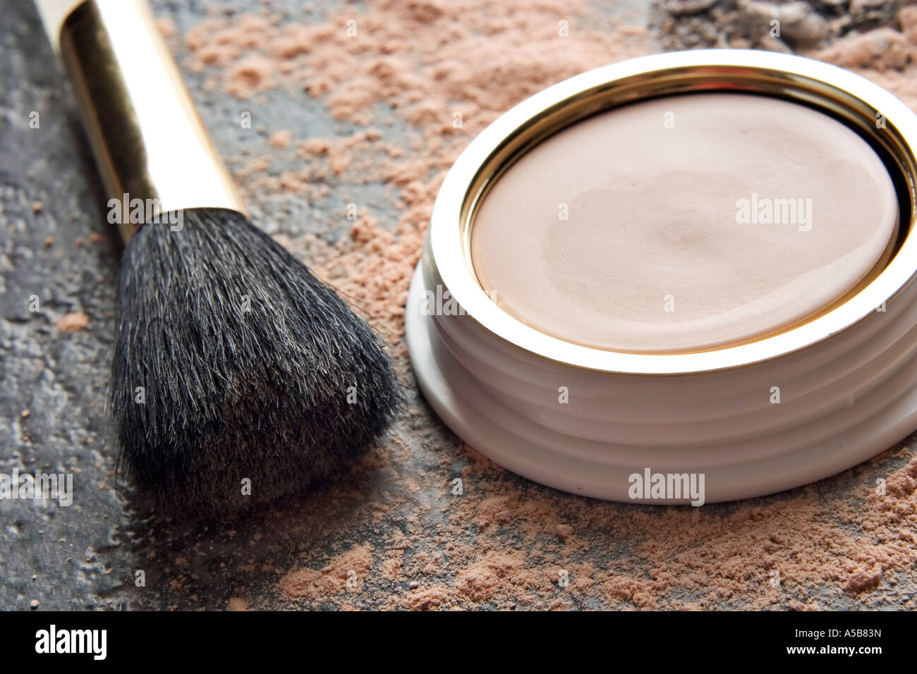 Powder makeup and brush Stock Photo - Alamy