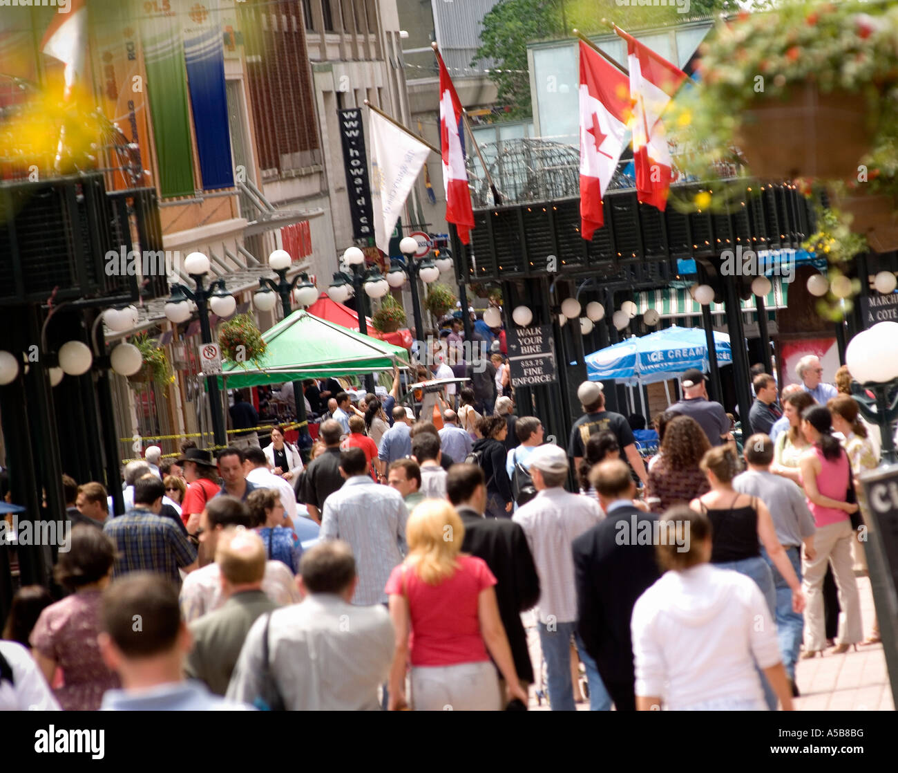 Crowded downtown sidewalk in the summer Stock Photo - Alamy