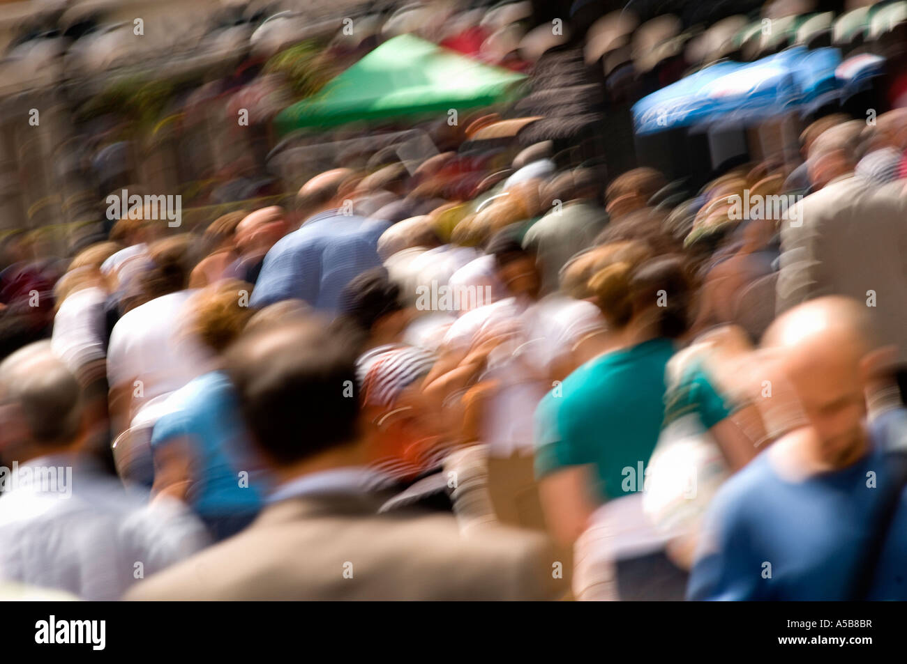Busy crowded urban downtown sidewalk in the summer Stock Photo - Alamy