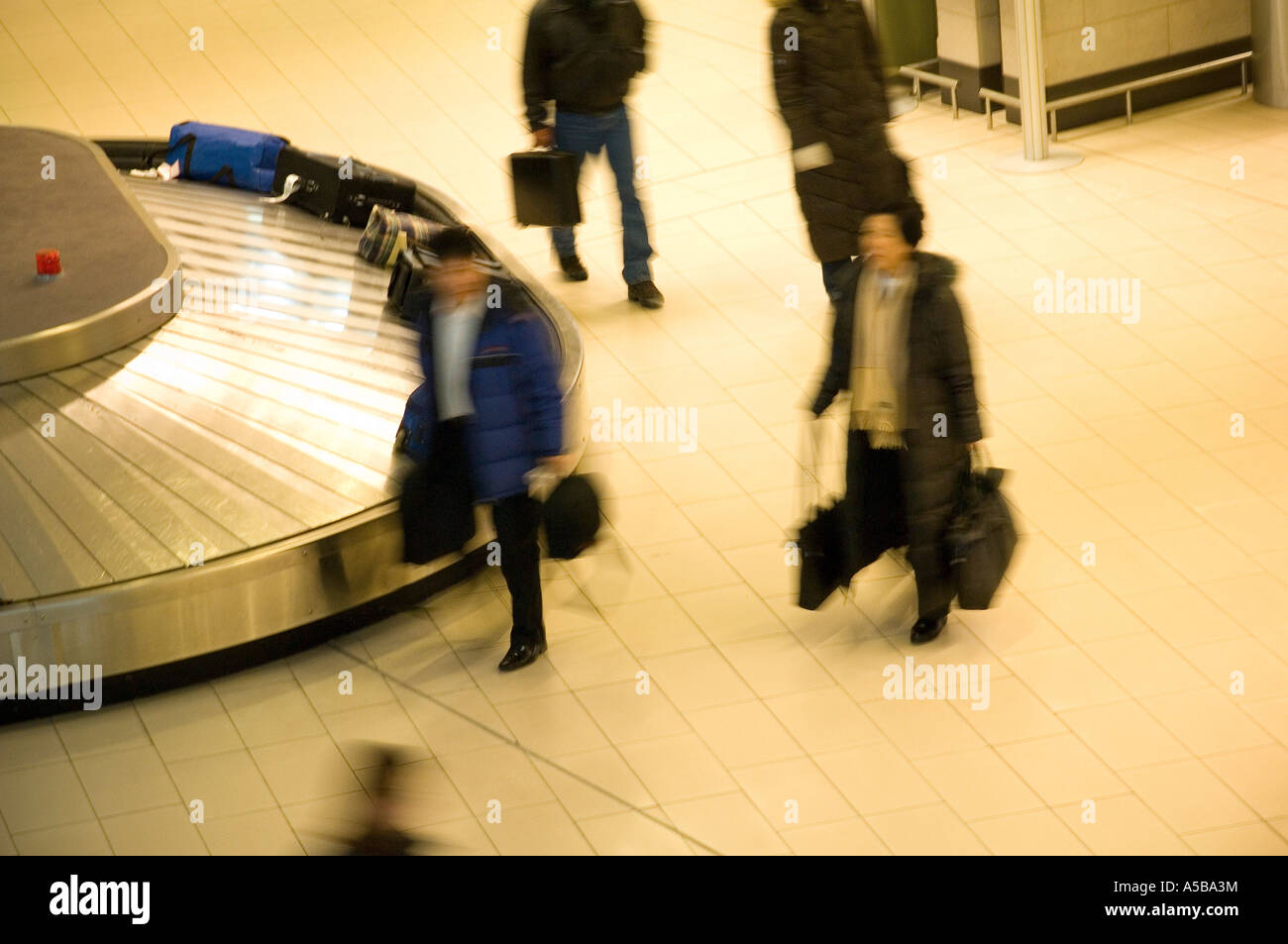 Baggage carousel hi-res stock photography and images - Alamy