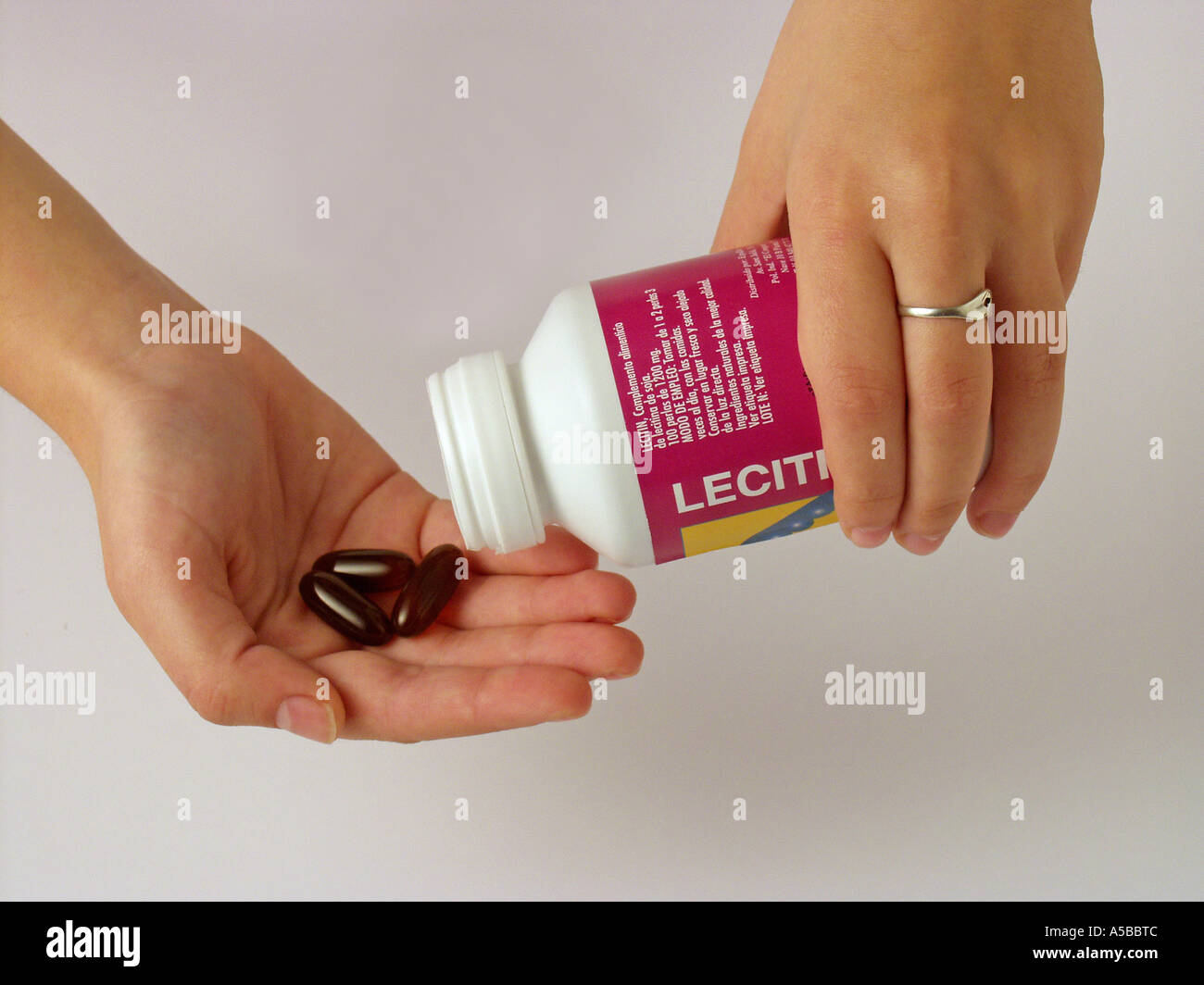 Human brain and capsules hi-res stock photography and images - Alamy