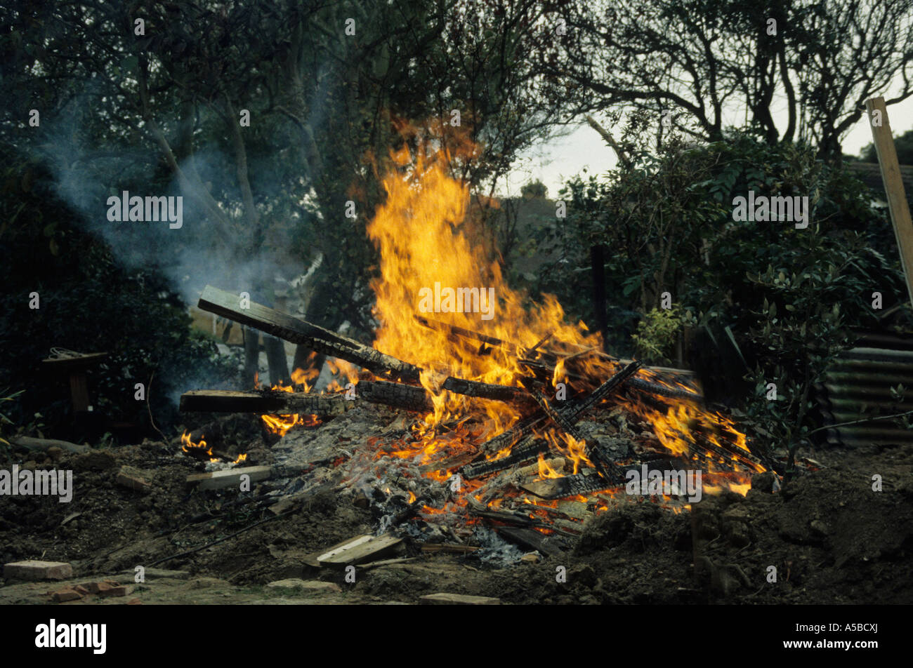 bonfire in garden polluting the air and sending out emmisions not ...