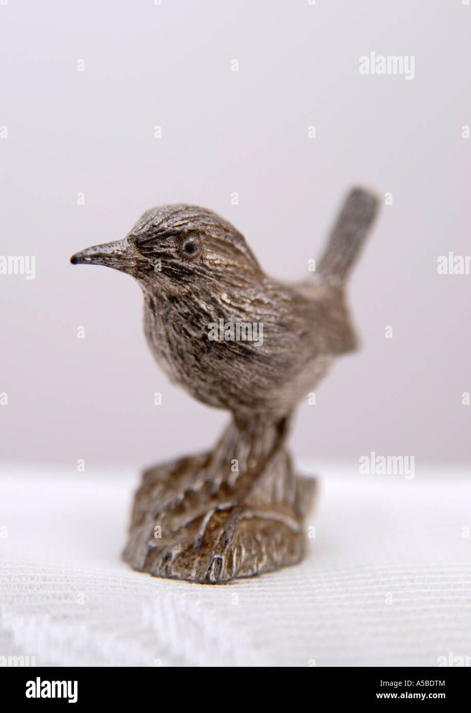 White silver bird hi-res stock photography and images - Alamy