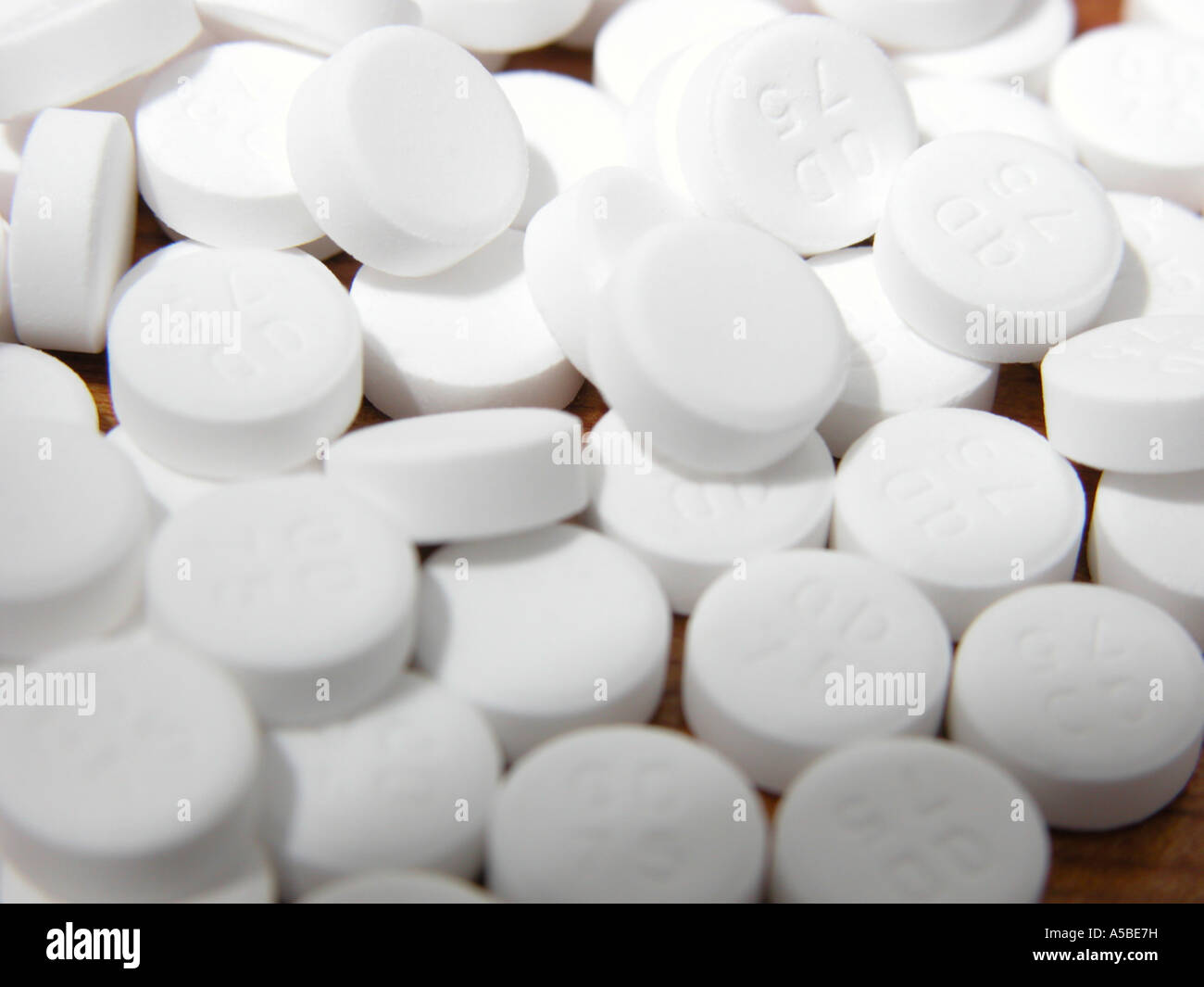 Life saving drugs hi-res stock photography and images - Alamy