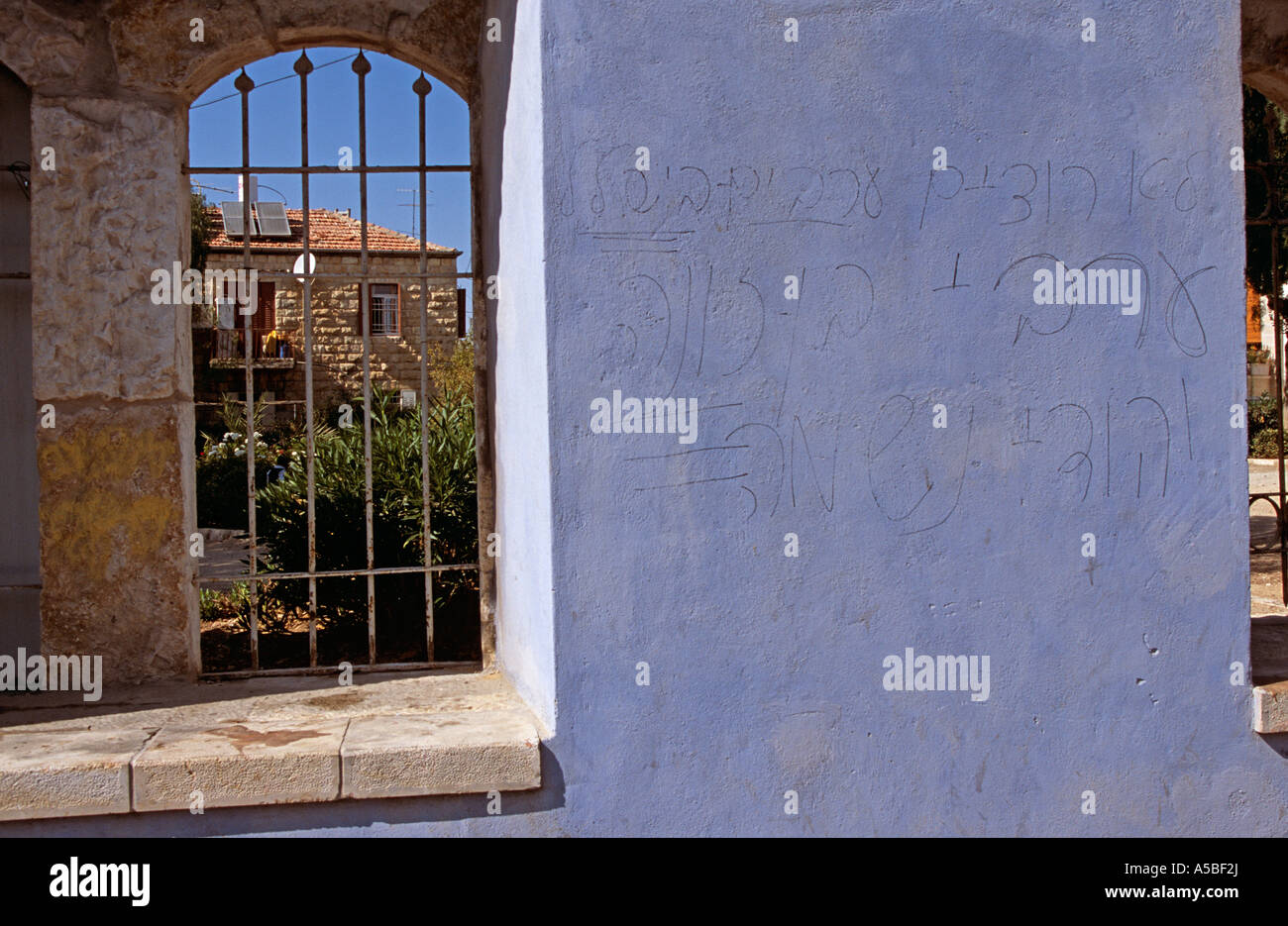 Graffiti on a wall in Jerusalem Stock Photo - Alamy