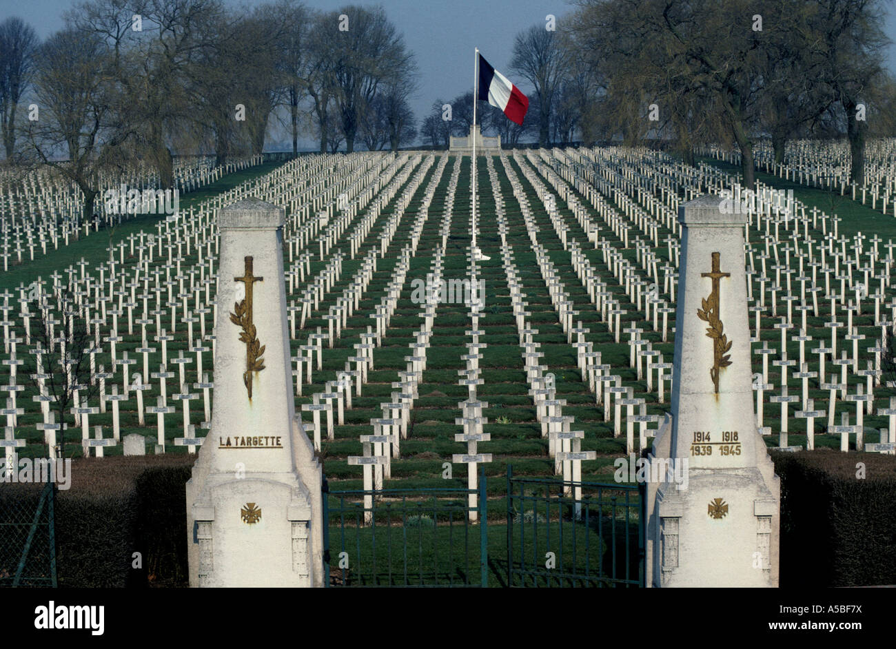 World war one cemetery hi-res stock photography and images - Alamy