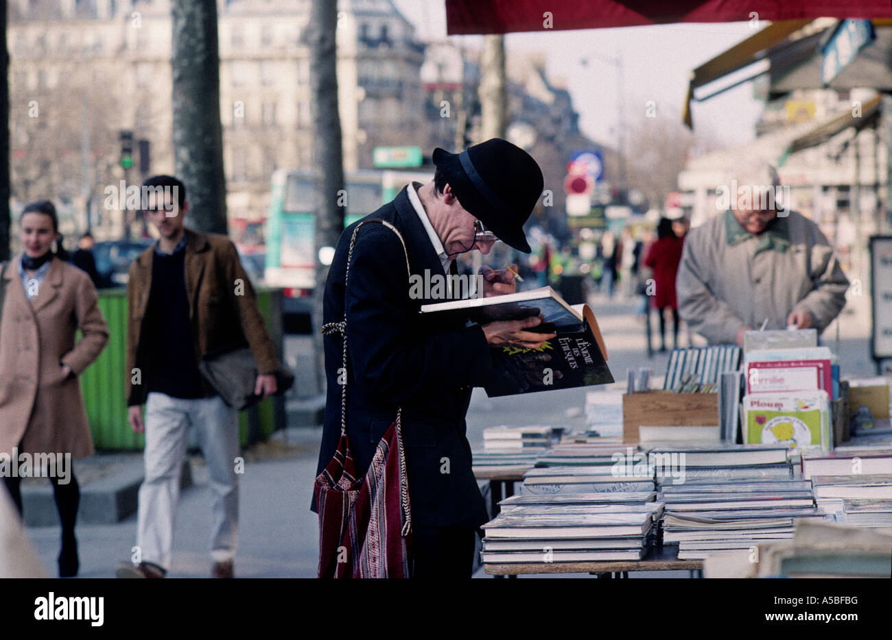 PARIS SECOND HAND BOOKS LATIN QUARTER 2007 Stock Photo - Alamy