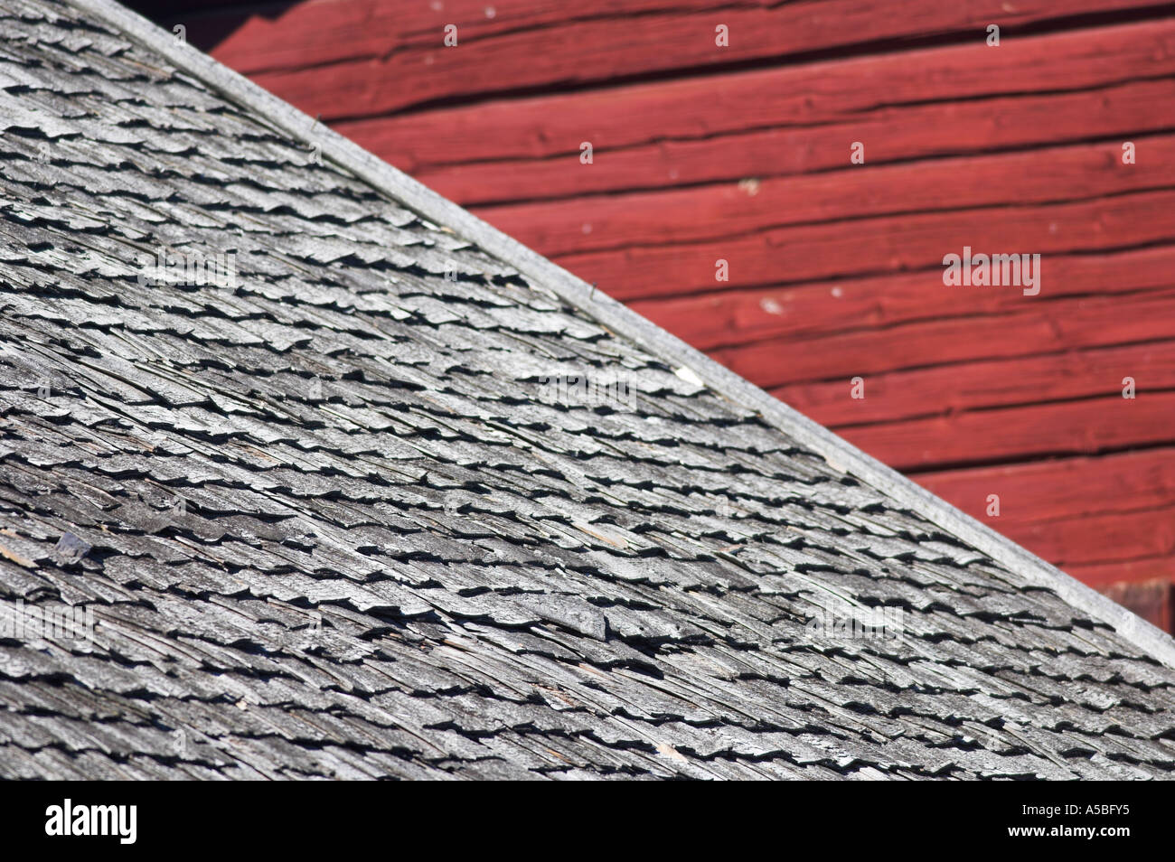Wooden shingle traditional roof Stock Photo - Alamy