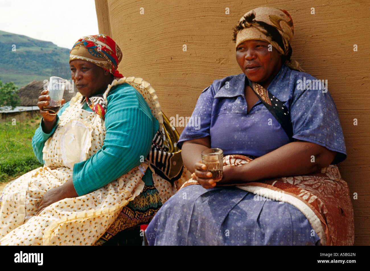 African villagers drinking hi-res stock photography and images - Alamy