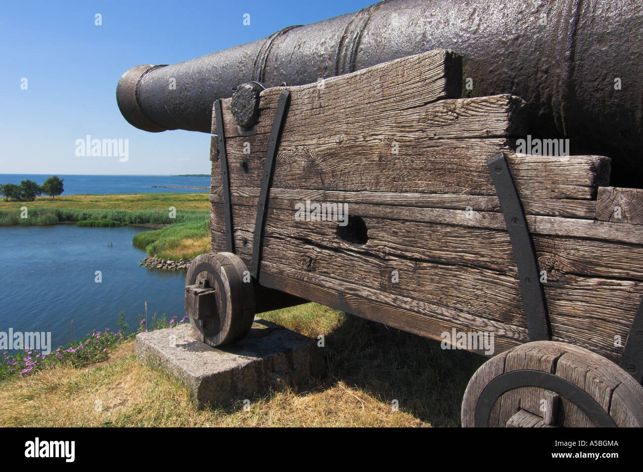 Guns in front of the castle. Kalmar, Sweden Stock Photo - Alamy