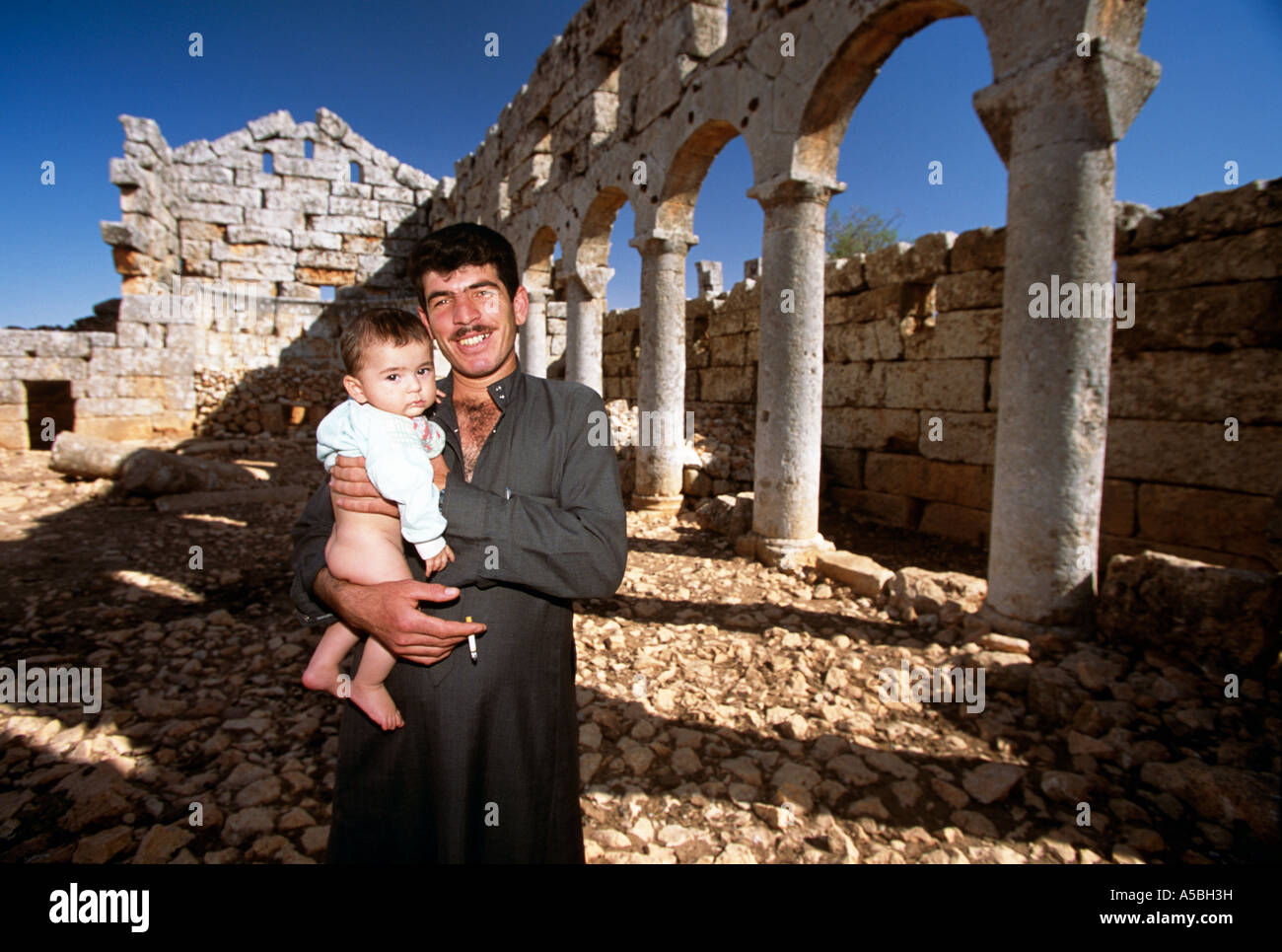 Father child syria not conflict hi-res stock photography and images - Alamy