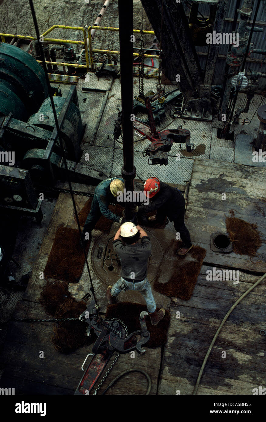 Oil rig and men hi-res stock photography and images - Alamy