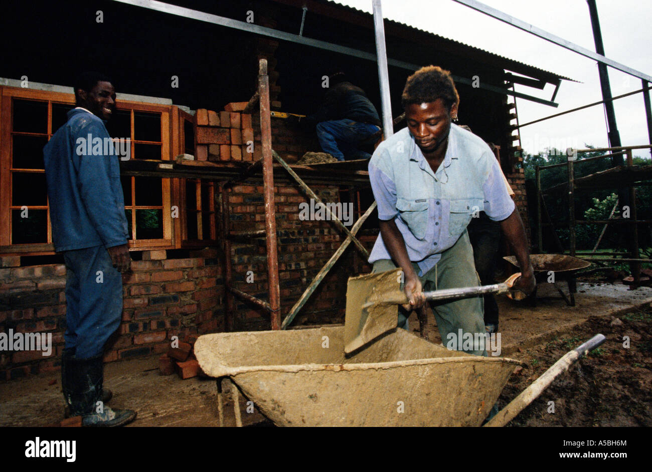 Construction workers johannesburg south africa hi-res stock photography ...