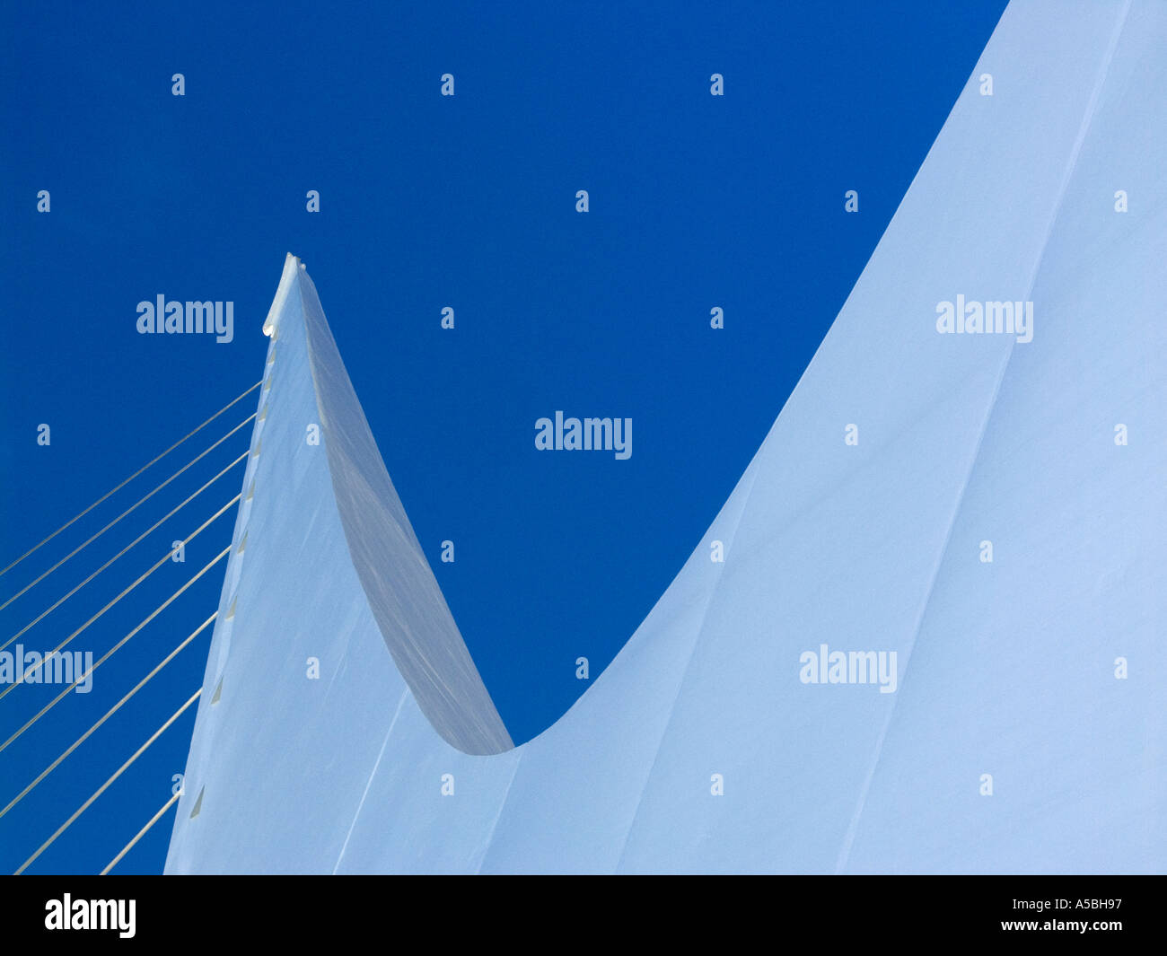 The dramatic tower of the Sundial Bridge at Turtle Bay in Redding ...