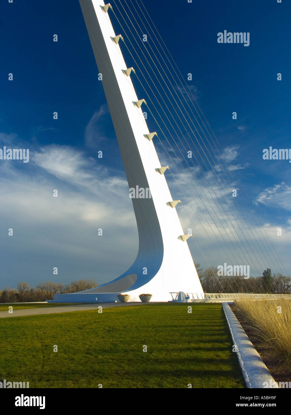 The dramatic tower of the Sundial Bridge at Turtle Bay in Redding ...