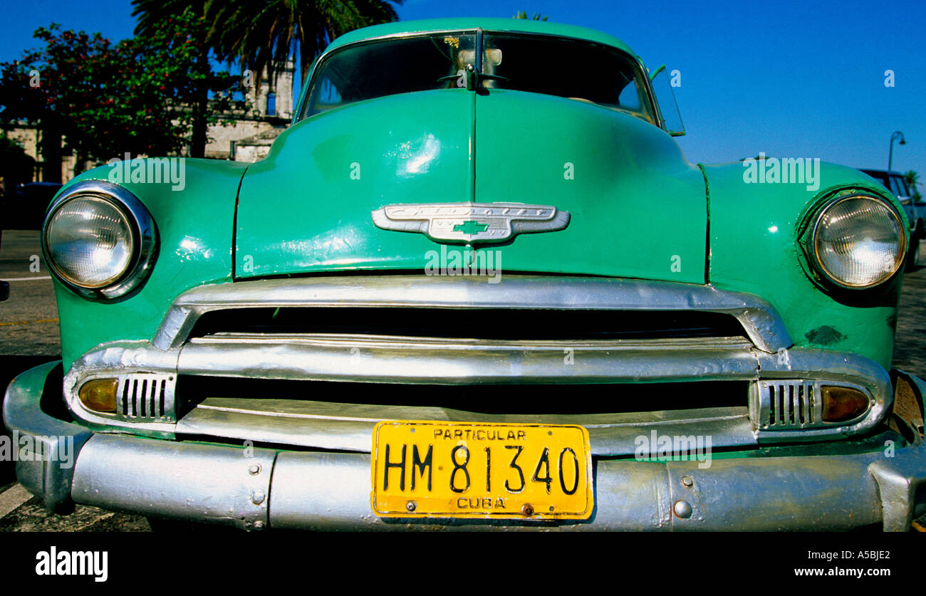 caribbean cuba havana a classic green chevrolet Stock Photo - Alamy