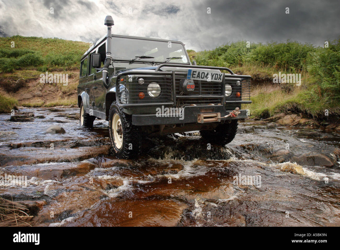 Landrover 4x4 Defender Off Road Stock Photo - Alamy