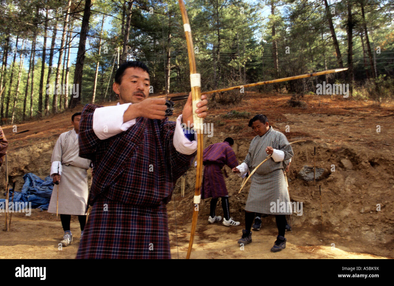 Group archery sport arrow bow hi-res stock photography and images - Alamy