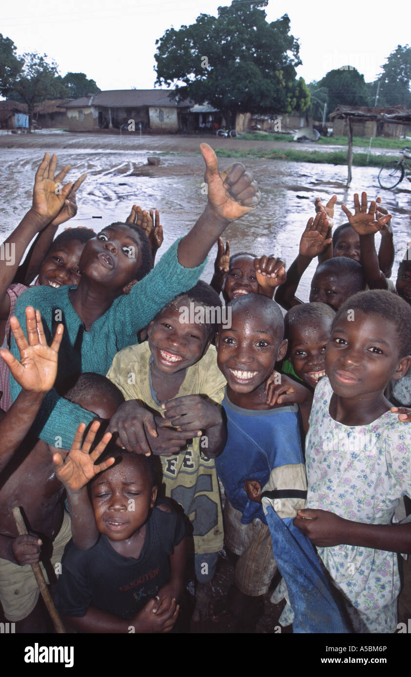 Happy children ghana west africa hi-res stock photography and images ...
