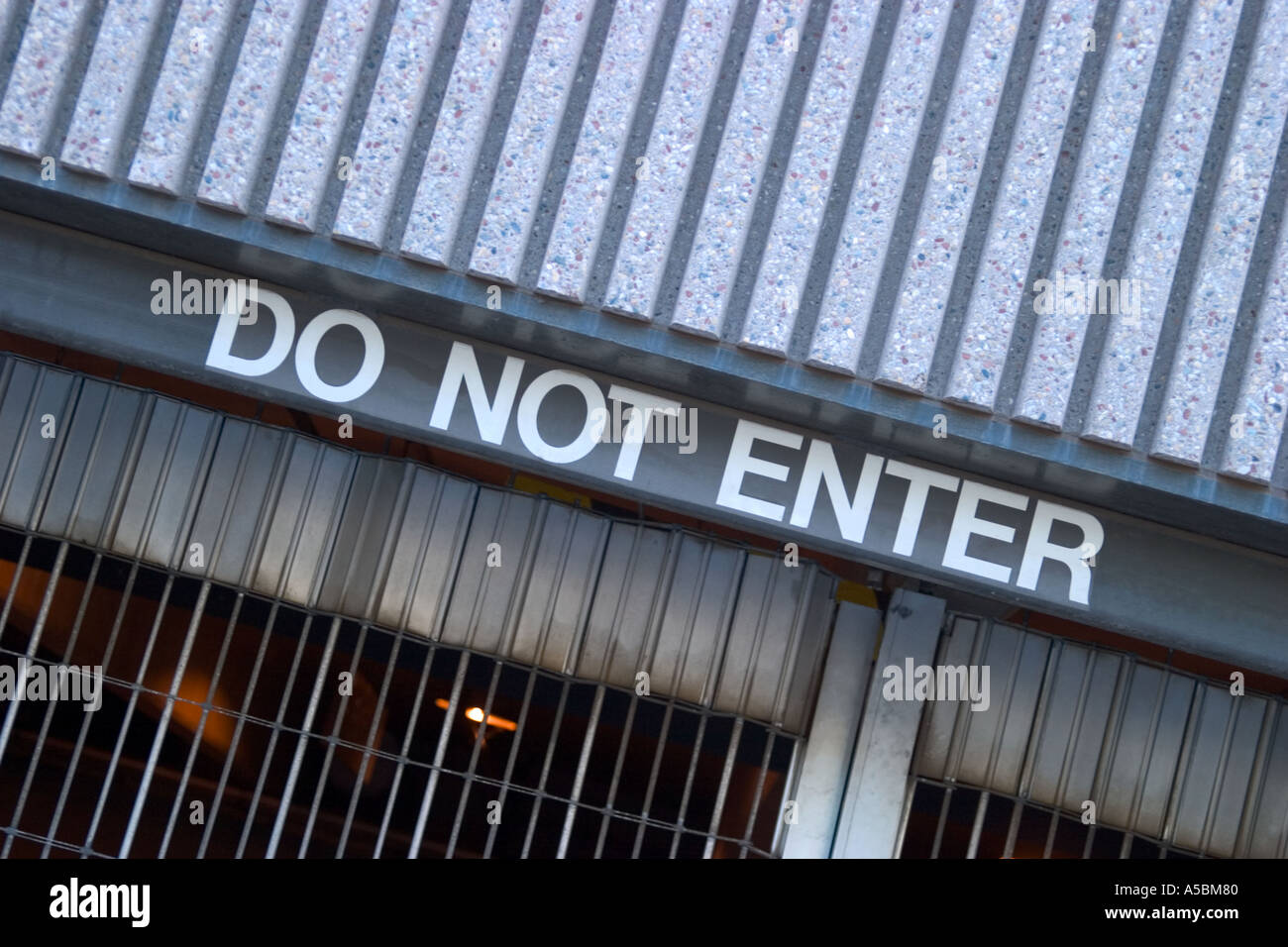 "DO NOT ENTER" sign above a parking lot Stock Photo - Alamy