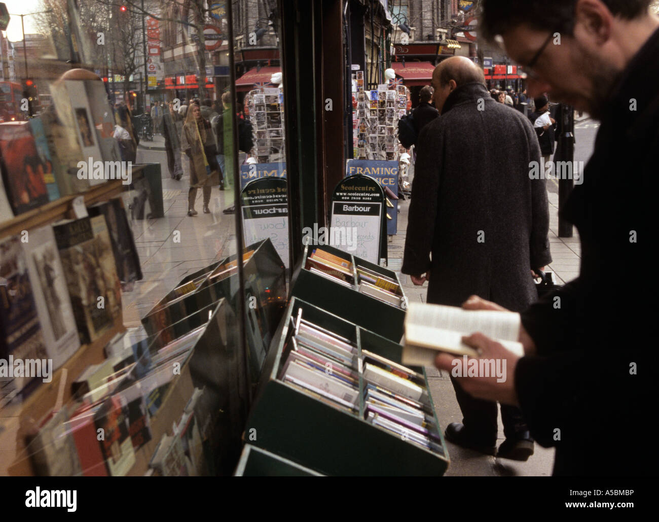 People browsing books at a local bookstore in London UK Stock Photo - Alamy