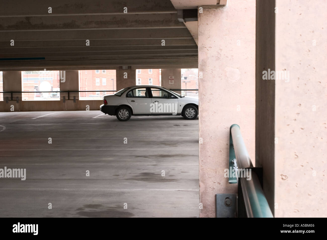 Stand alone garage hi-res stock photography and images - Alamy