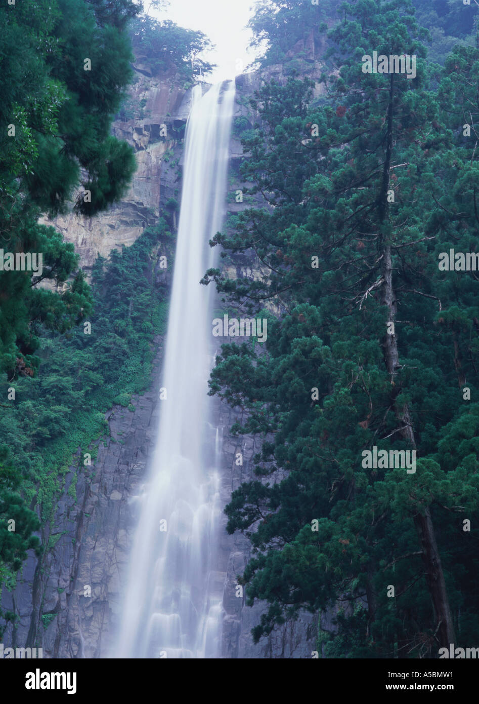 Nachi waterfalls hi-res stock photography and images - Alamy