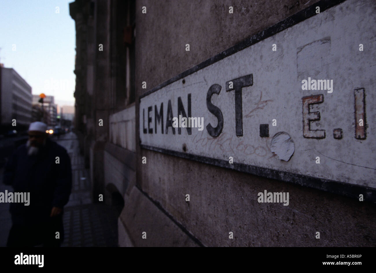 A close up of a sign indicating the Leman Street Stock Photo - Alamy
