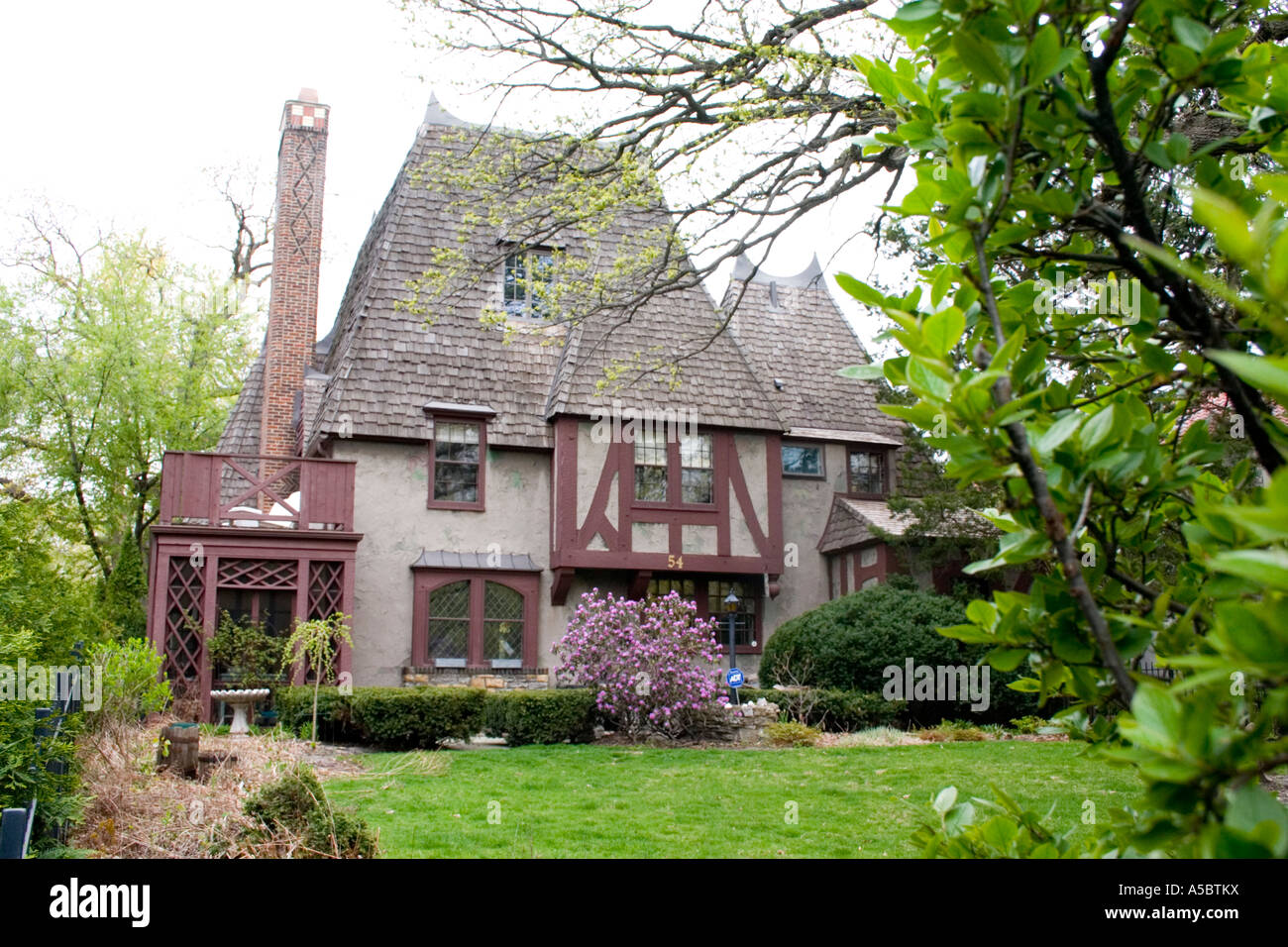 Lovely gingerbread style home on River Road. St Paul Minnesota USA ...